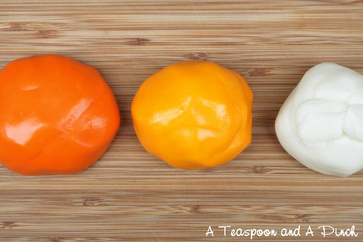 A Teaspoon and A Pinch: Homemade Candy Corn