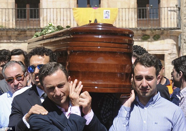 Spanish Matador Who Was Gored To Death During A Bullfight Laid To Rest ...