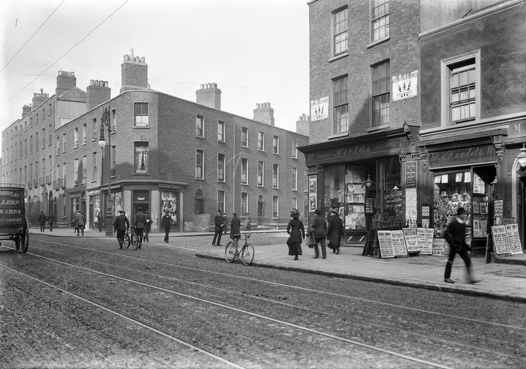 25 Amazing Vintage Photographs Capture Street Scenes of Dublin in the ...