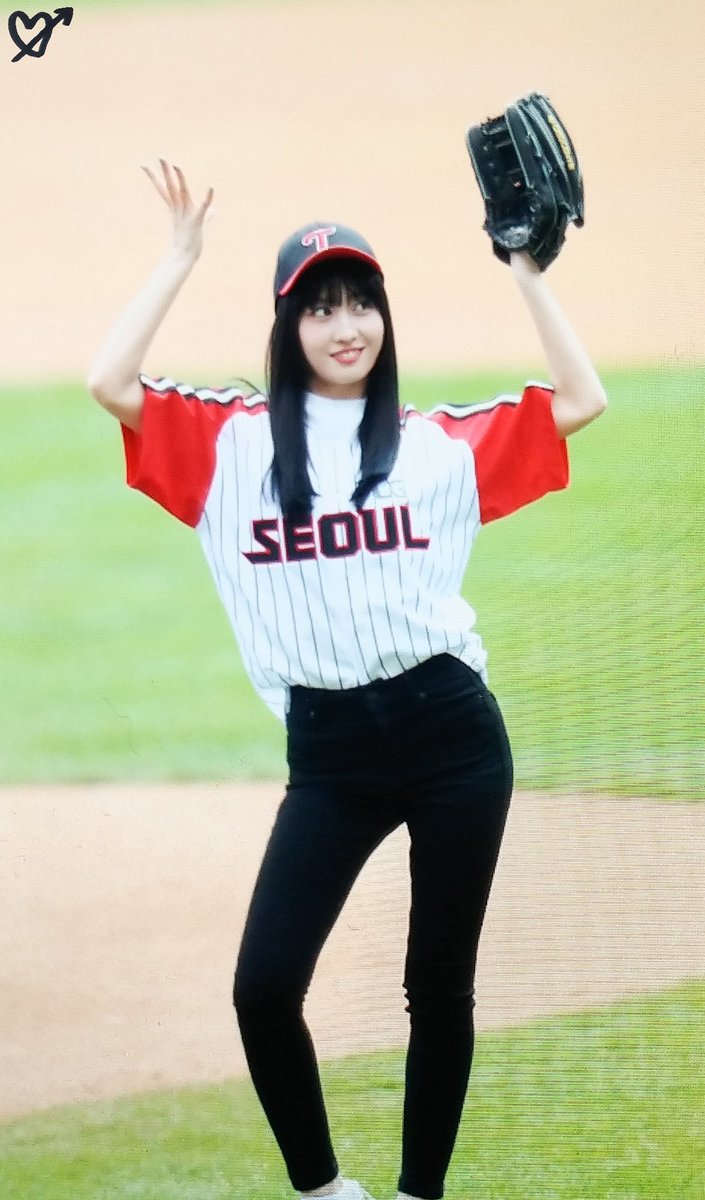 Joe's Twice Photo Blog: 190414 TWICE Momo Baseball game first ball (110 ...