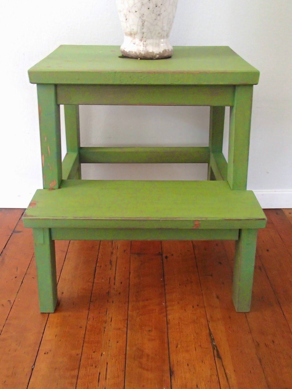D.D.'s Cottage and Design: Boxwood Green Step Stool
