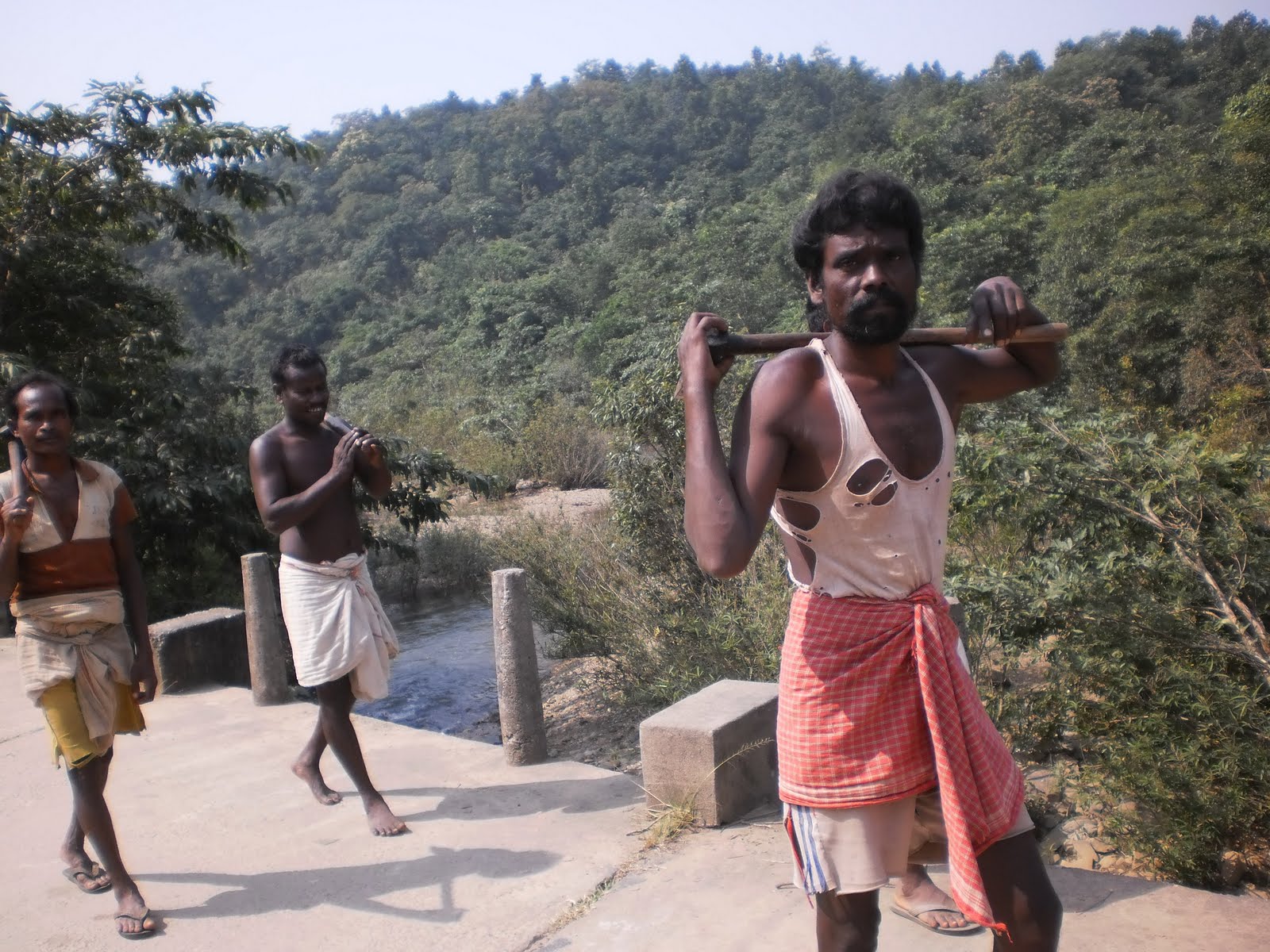 Life is amazing - enjoy it: Short tour to Galudih - window to Tribal India