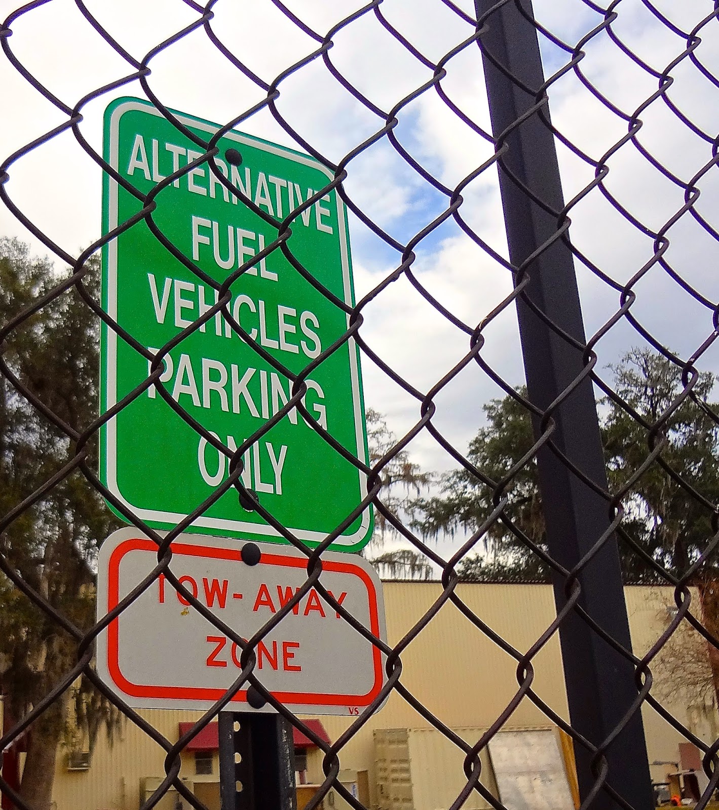 Tallahassee Daily Photo: signs, signs and Good Fences