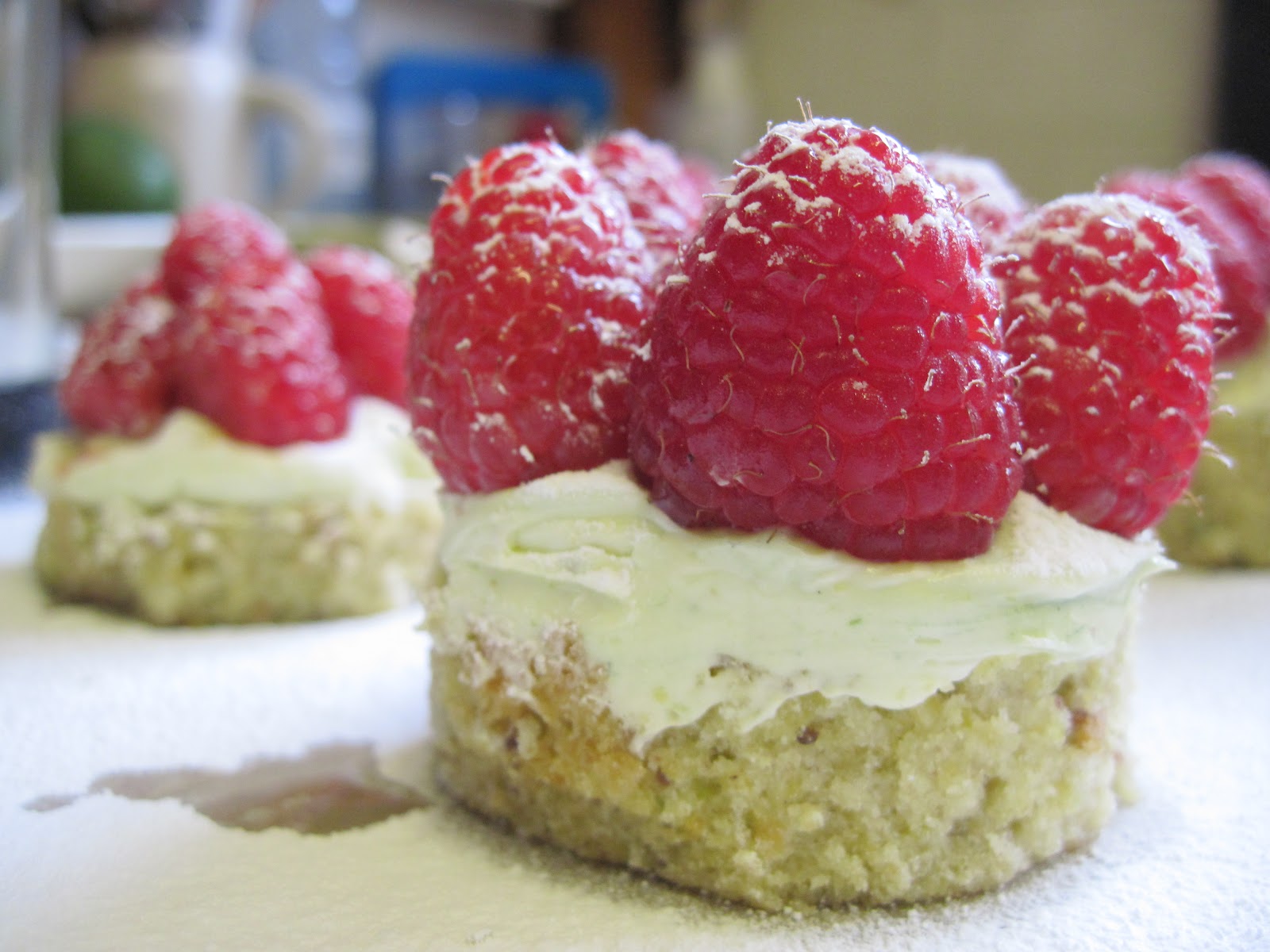 The Sugar Lump: Pistachio & Raspberry Cakes