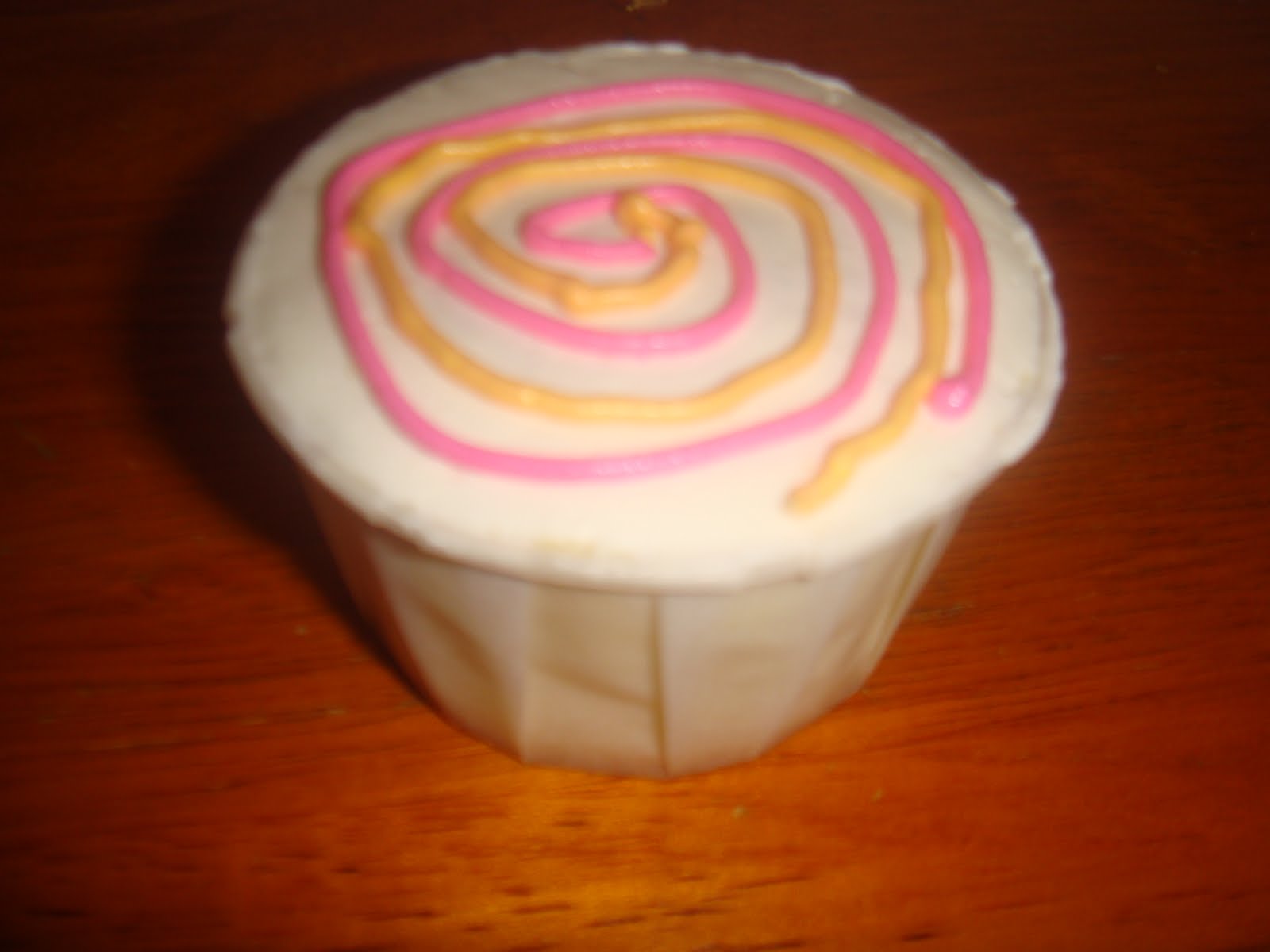 Bermula Ceritaku : Cara membuat hiasan di atas cup cake lagi