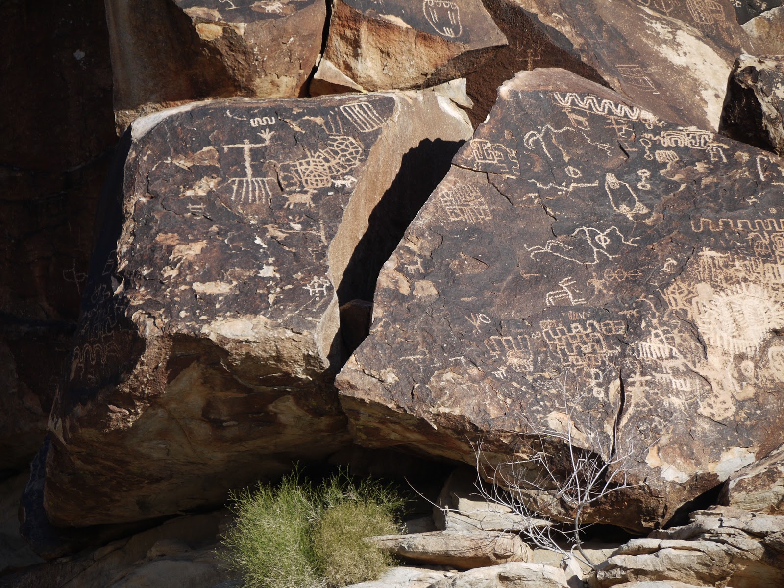 Ken's Photo Gallery: Rock Art vs Petroglyphs & Pictographs