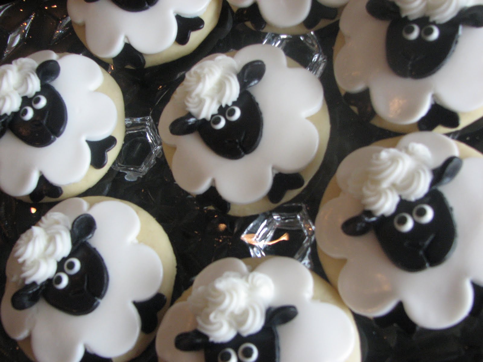 Decadent Designs: Little Lambs Cookies