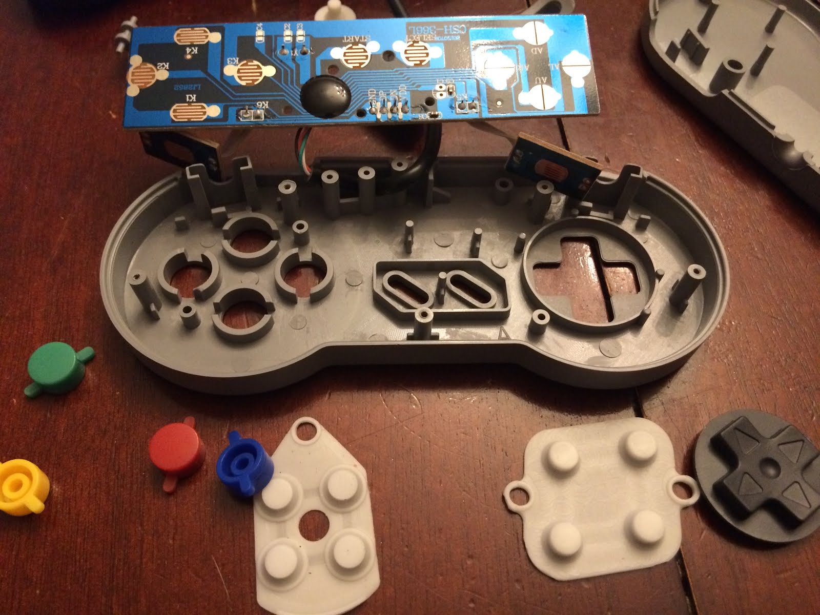 Lantertronics: Teardown of SNES and Genesis USB Gamepads