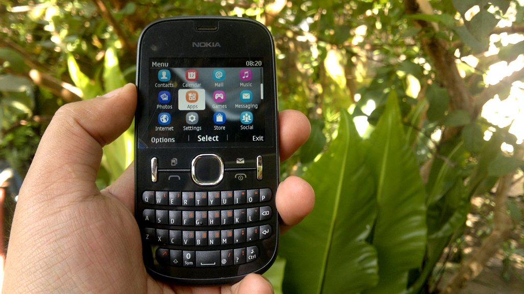 Nokia Asha 200 Pep Talk Part 1, Dual SIM Mass Market QWERTY ~ SCRATCH e ...