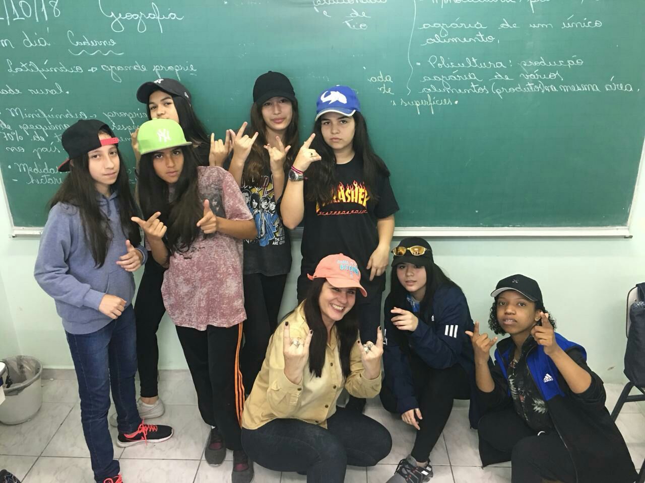 Fundamental: Festa da caneca & dia do avesso - Um Halloween diferente