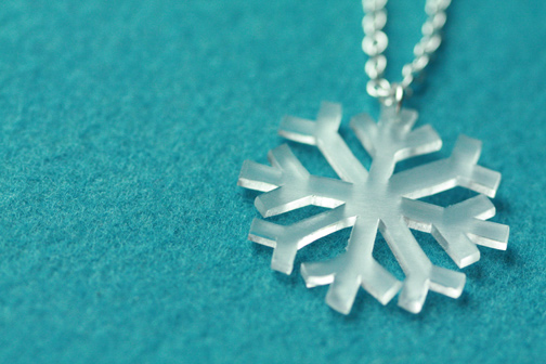 An Assortment of Snowflake Tutorials for Jewelry Making / The Beading Gem