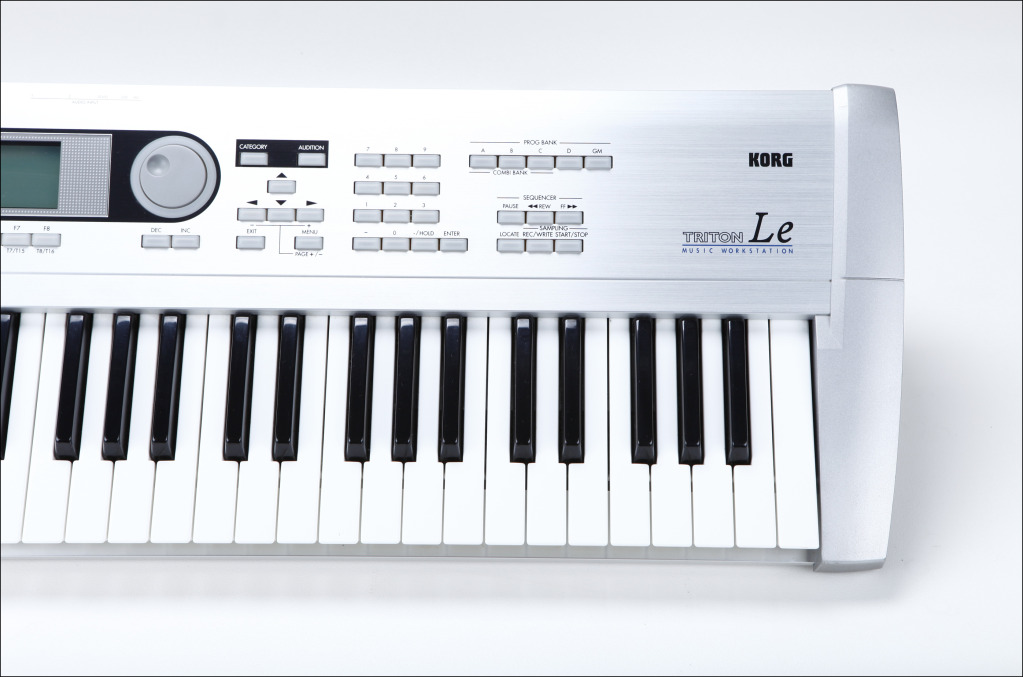 MATRIXSYNTH-B: Korg Triton LE 61 key synthesizer