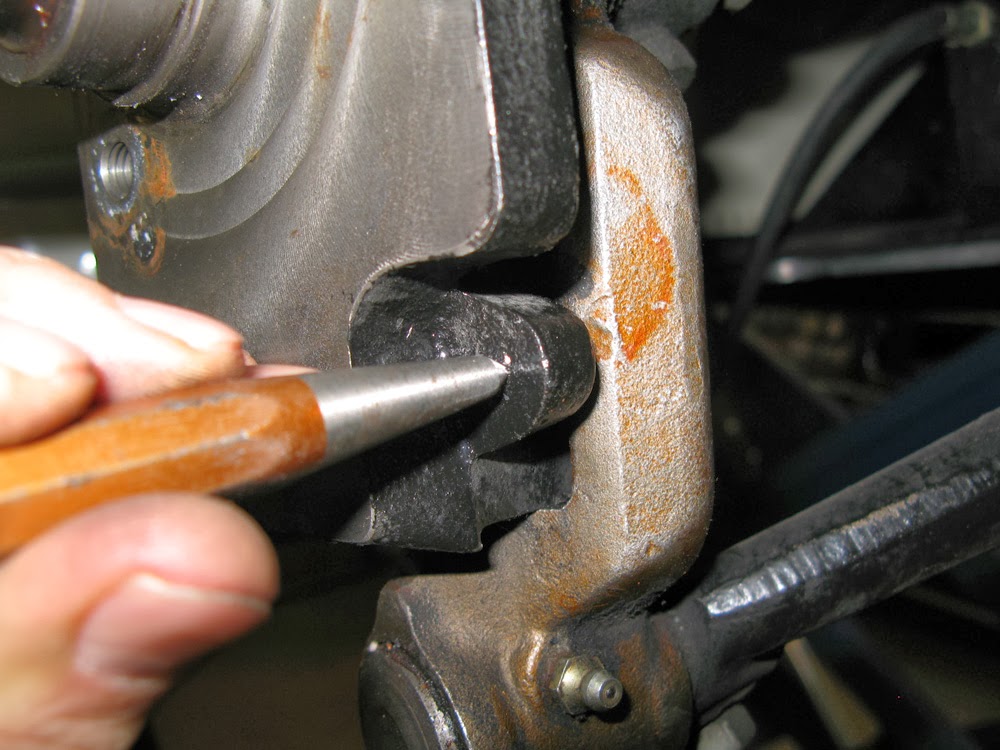 Bugkeeper: Einschlag Begrenzung an der Bundbolzen Vorderachse