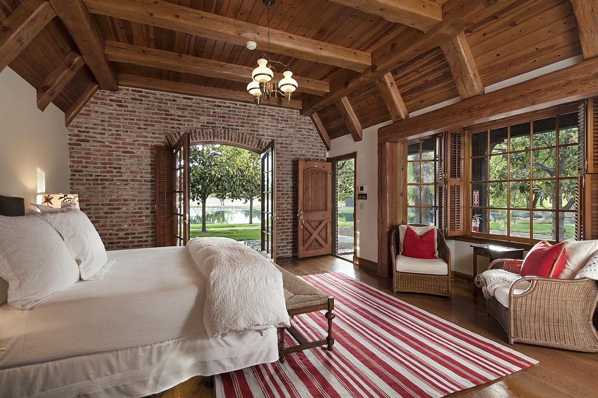 Luxury houses, villas and hotels: Inside Neverland Ranch