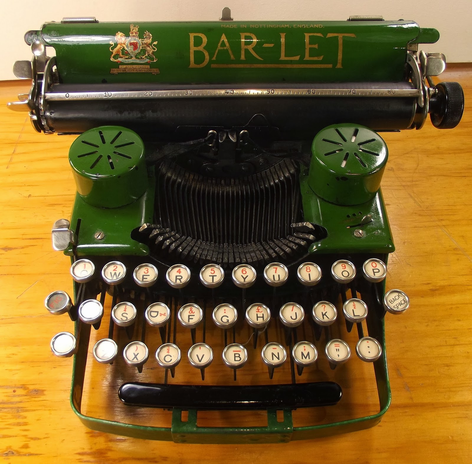 oz.Typewriter: Bar-Let Portable Typewriter (1934): My New 8lb Green Baby