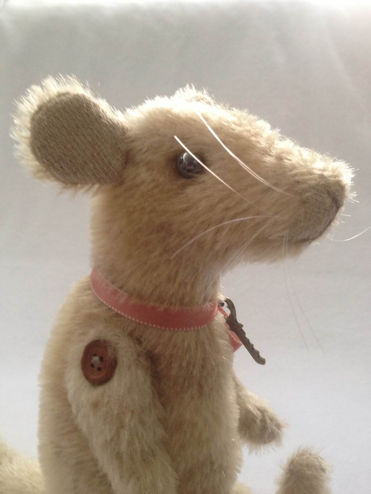 The Raggy Rat ...: I finished the button-joined rat!