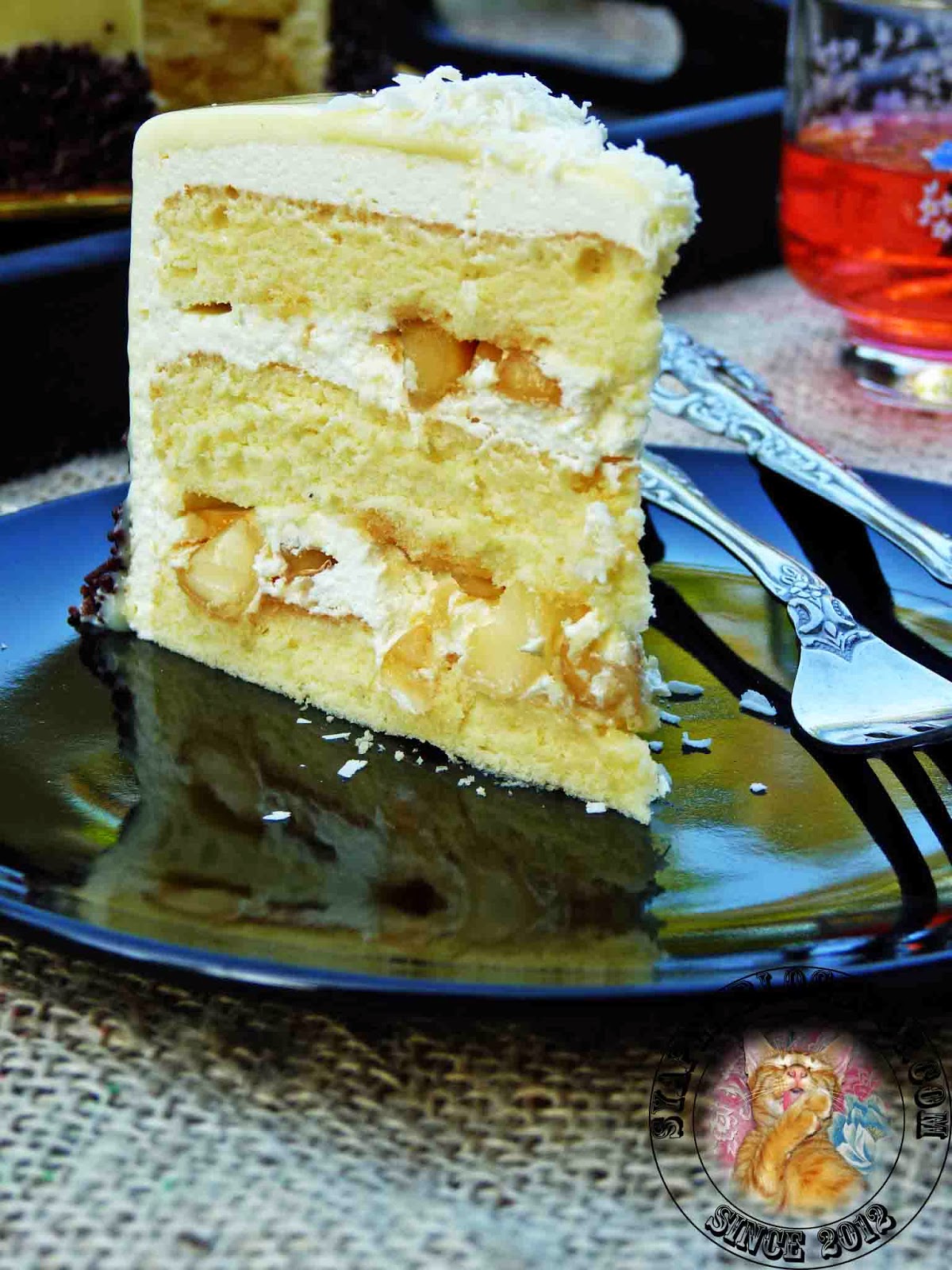 syapex kitchen: White Chocolate Macadamia Cake for My Birthday dan....