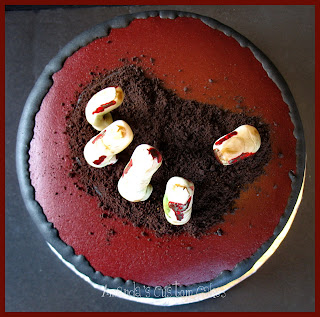 Amanda's Custom Cakes: Creepy Hand Halloween Cake