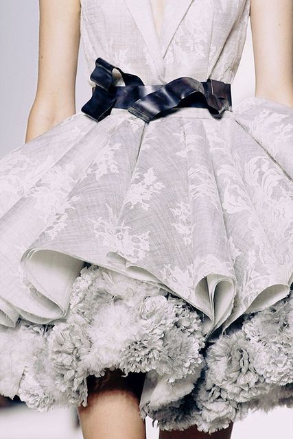 S in Fashion Avenue: FRILLS & RUFFLES