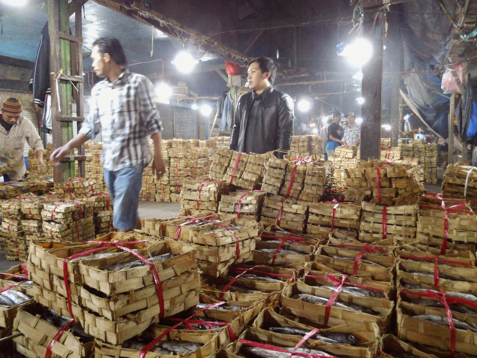 PAGUYUBAN PEDAGANG PASAR INDUK GADANG: SUASANA PUSAT DISTRIBUSI DAN ...