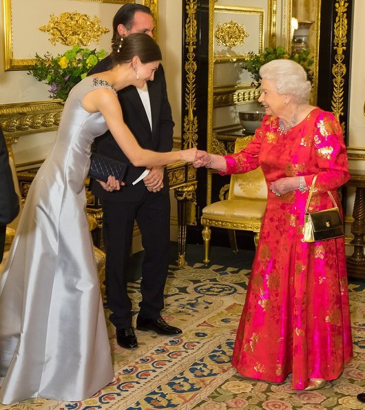 Queen Elizabeth hosted a dinner for Aga Khan at Windsor Castle
