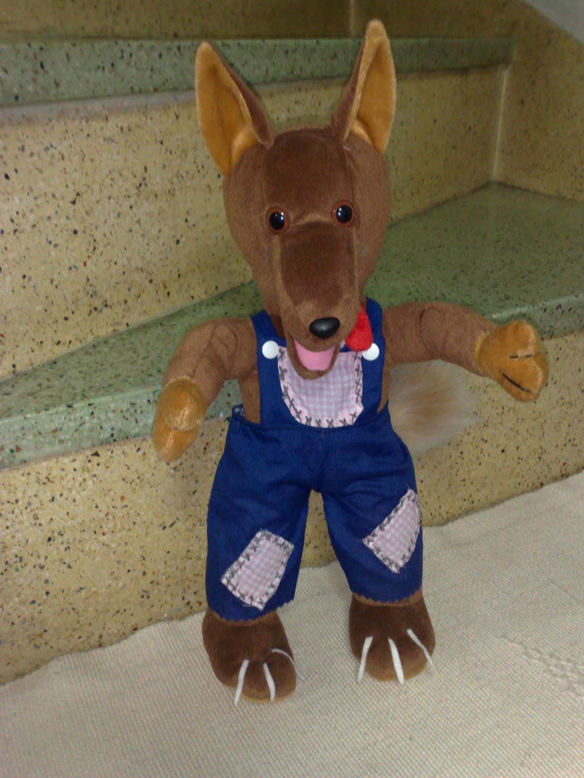 cria bonecos (11) 997891172(vivo) : lobo mau!!!!!!!