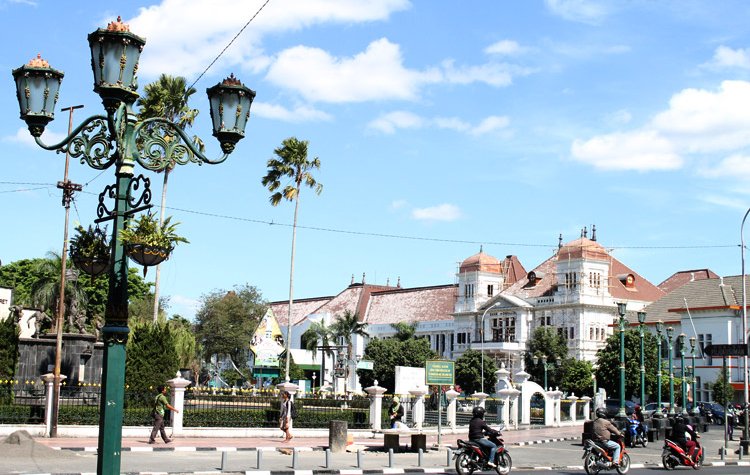 Membangun Smart City dengan Pemanfaatan Teknologi Informasi - Anchors