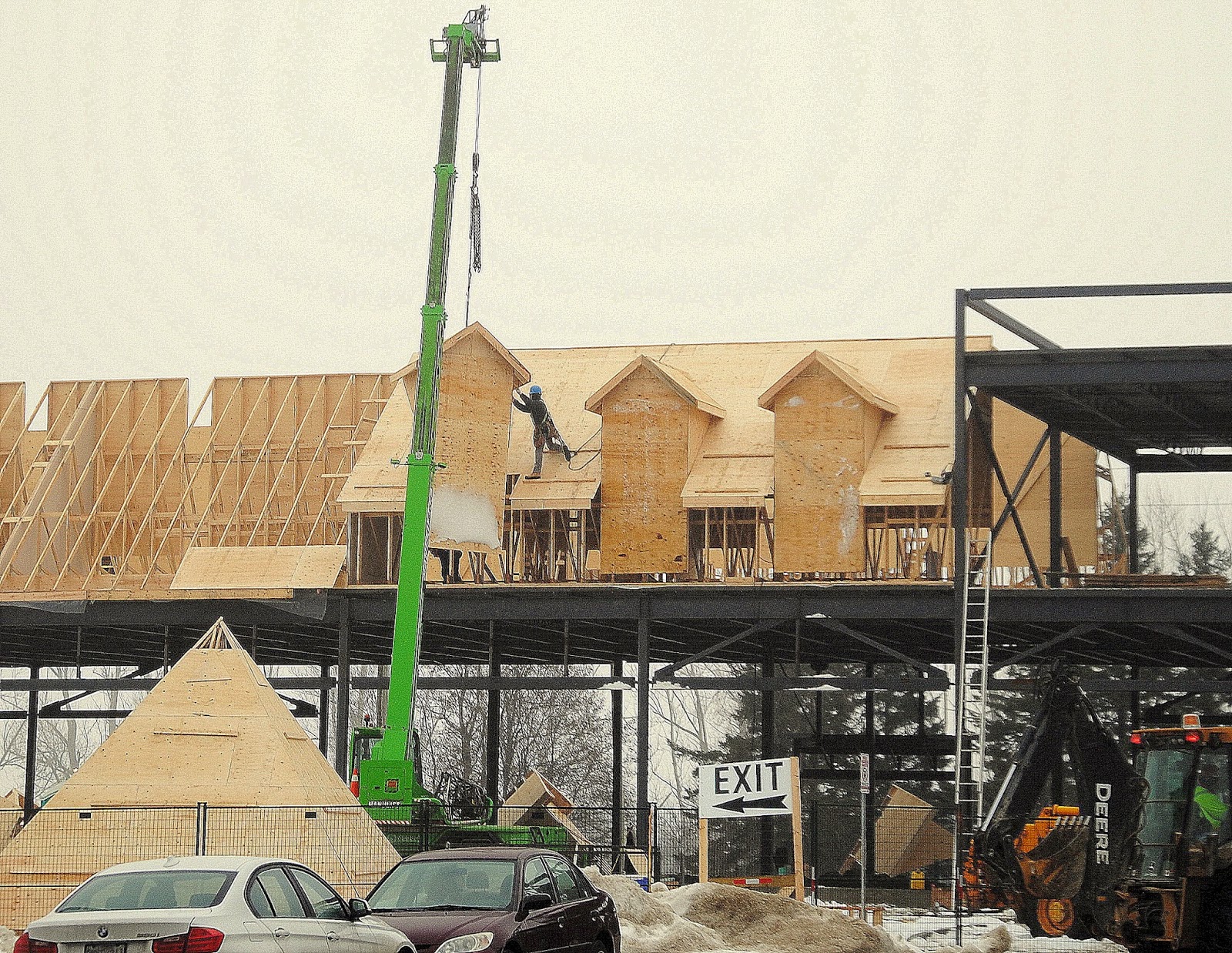 Camera on King & Aurora : Continuous construction at King's Ridge ...