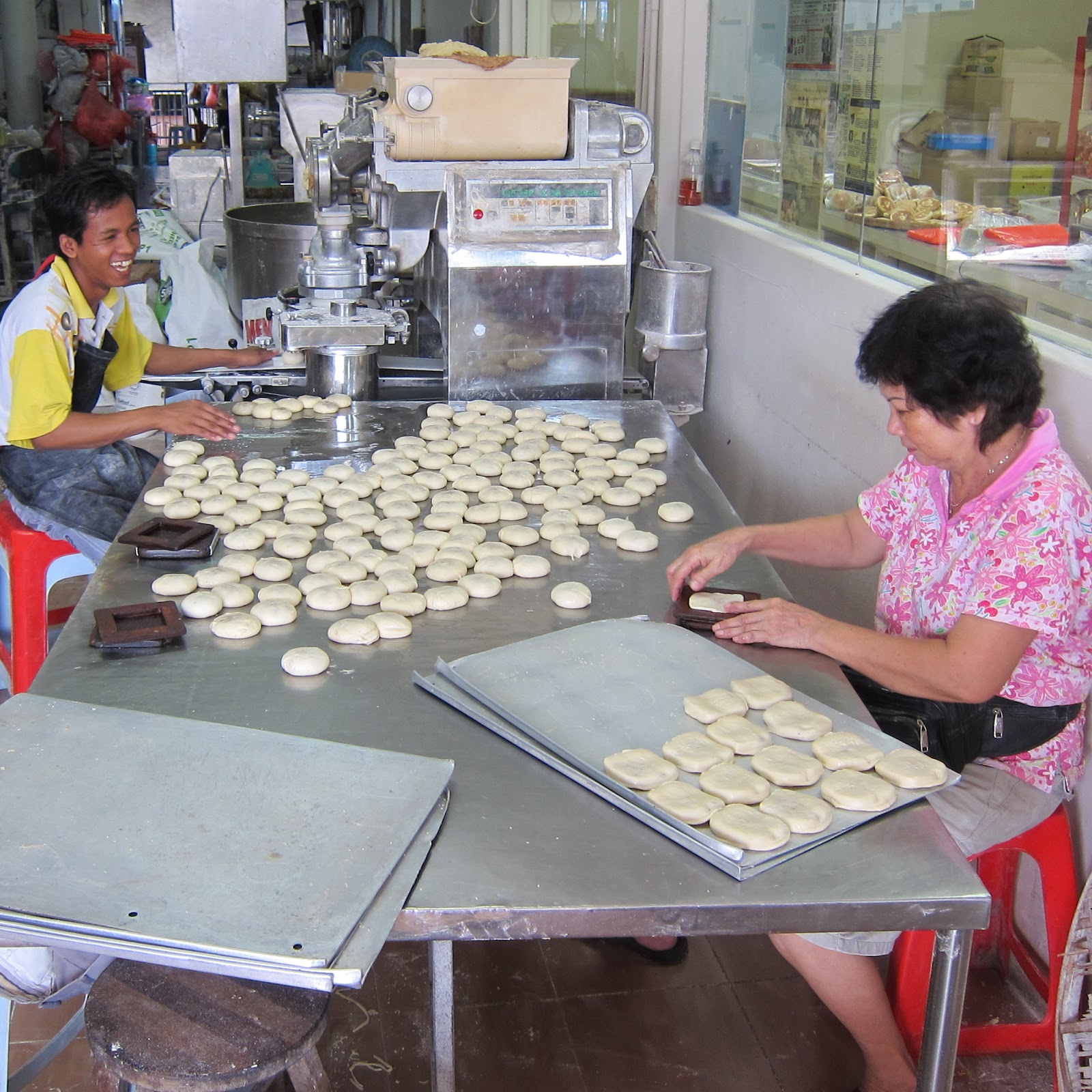 Traditional Foochow Biscuits 福州光饼 @ Eng Hin in Yong Peng, Johor |Tony ...