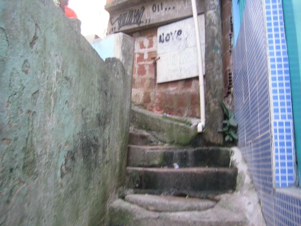 B A L E I A S corrida de rua: ROCINHA DE BRAÇOS ABERTOS - O Mundo ...