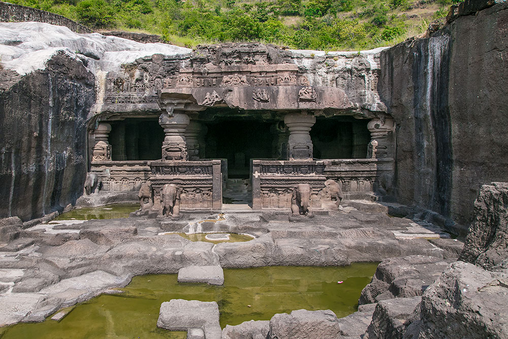 Jain caves at Ellora - exquisite poetry on stones!