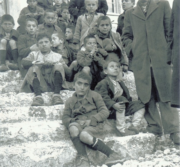 Ελληνικός Εμφύλιος Πόλεμος 1943-1949: Από το “παιδομάζωμα” στο βασιλικό ...