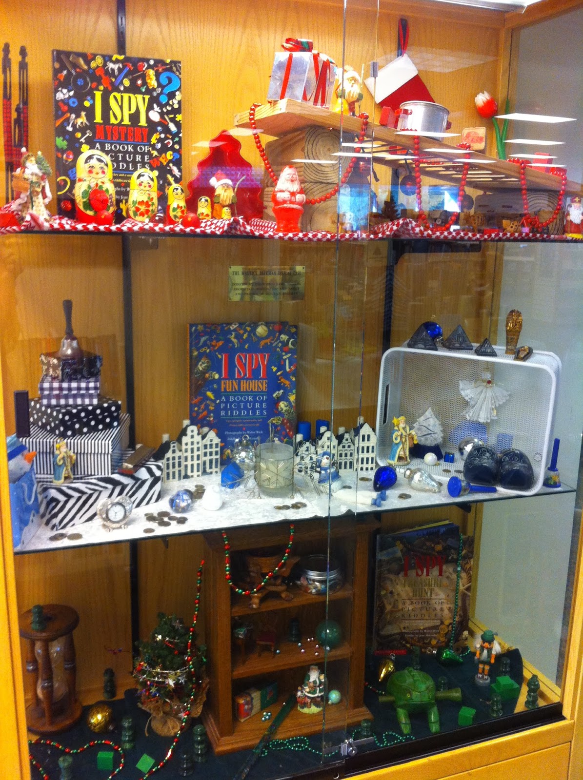 Library Displays: I Spy Display