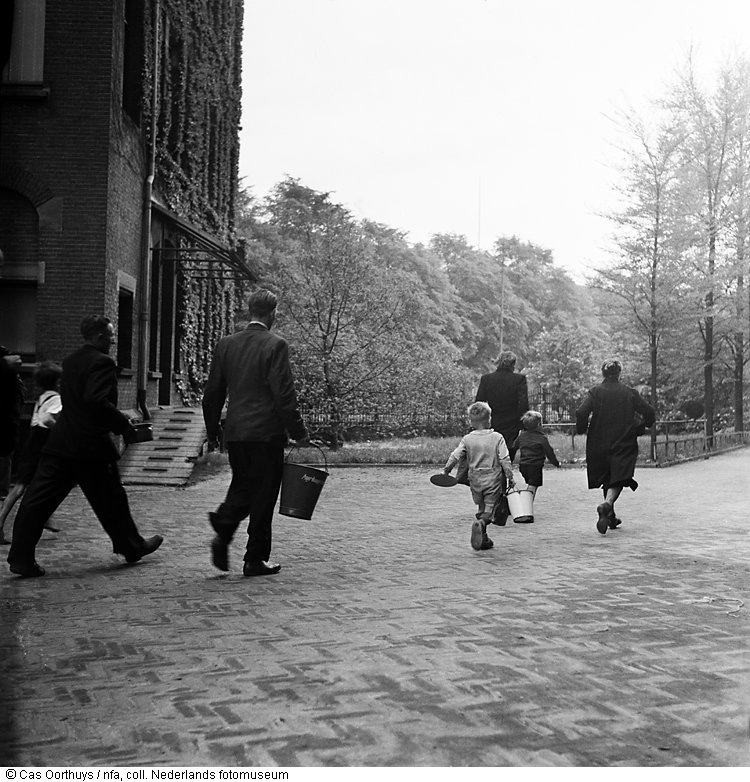 World 1900 - 1950: Dutch famine of 1944-1945 ( known as the Hongerwinter)