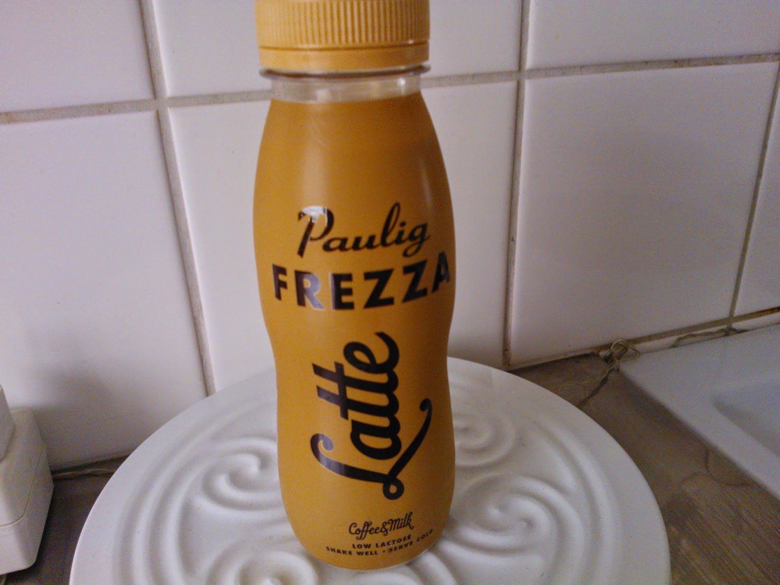 Olipa kerran kahvila: Paremman puutteessa? Lattea purkissa ja vähän ...