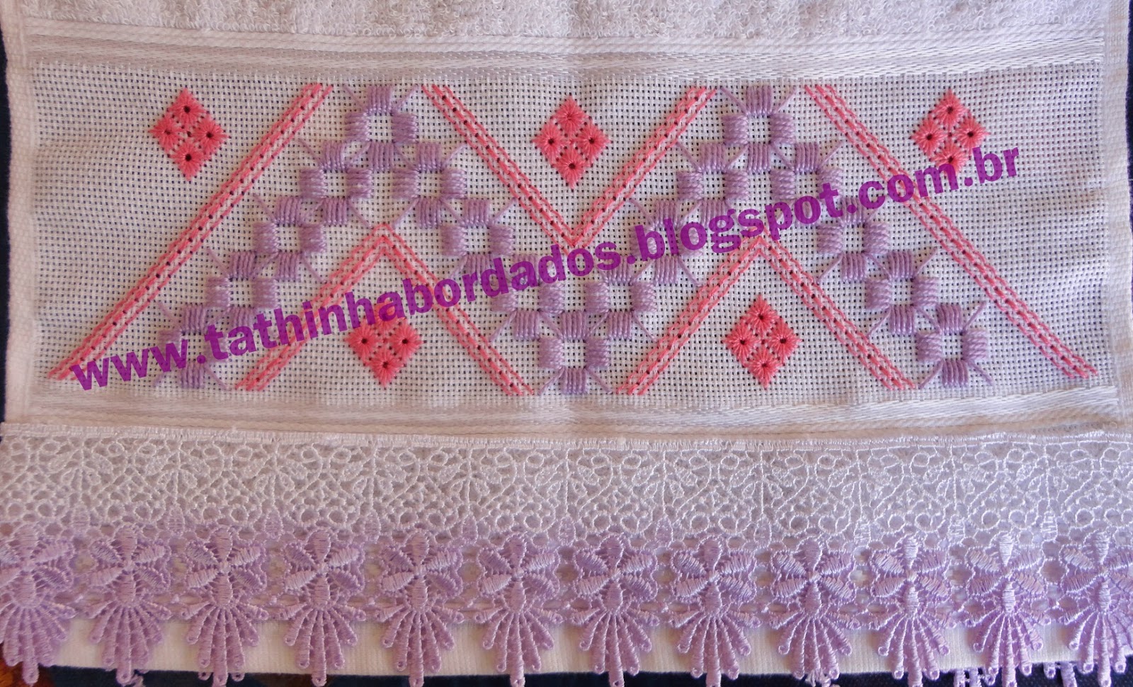TathinhA BordadoS VariadoS: TOALHA FEITA EM PONTO CRIVO...