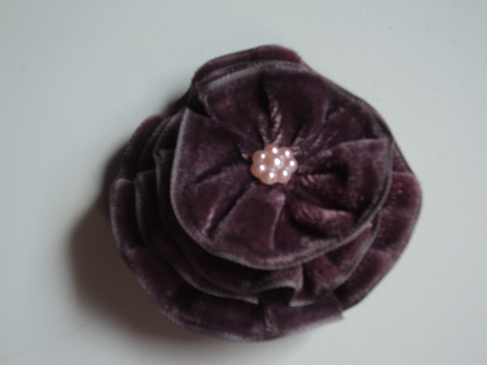 TUDO EM ACESSÓRIOS INFANTIS E BIJUTERIAS: BROXE DE FLOR DE CAMURÇA COM ...