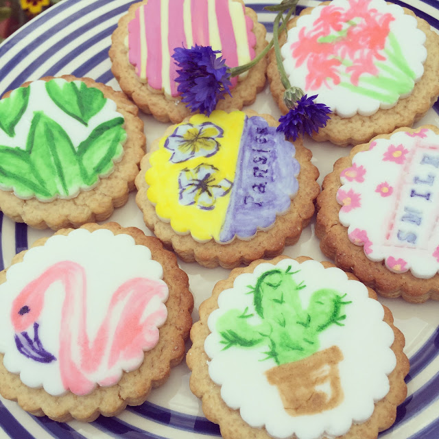 Mrs Bishop's Bakes and Banter: Stripe Cupcakes & Decorating Biscuits ...