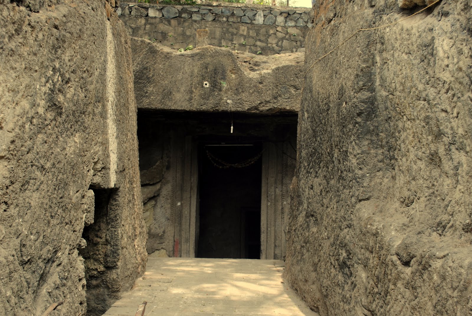 Thru Pictures: Jogeshwari Caves