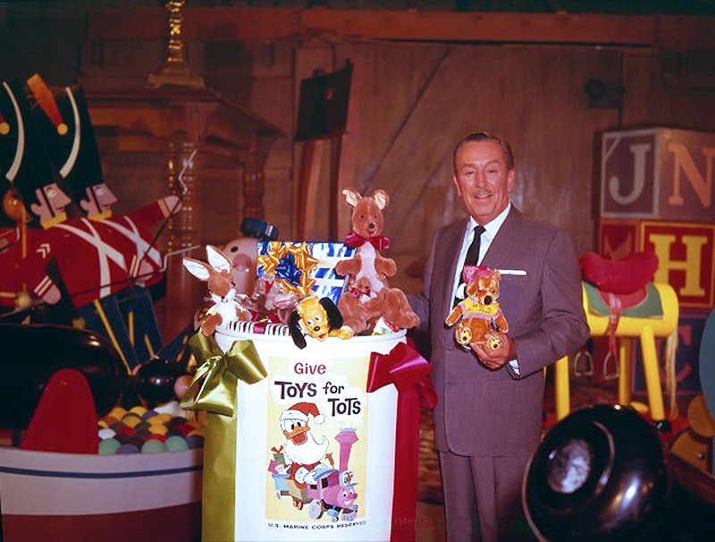 TIL that the Toys For Tots logo was designed by Walt Disney : r ...