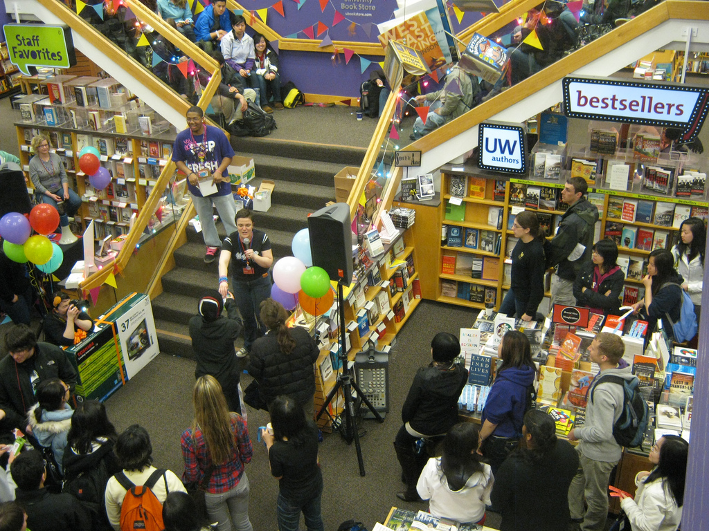 Amazing bookstores design - azee