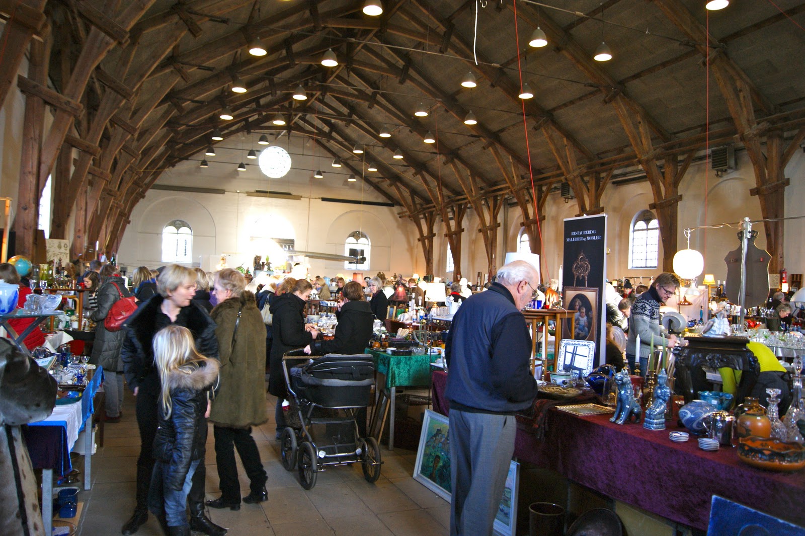 Genbrug og glamour: Antik loppemarked, Ridehuset, Aarhus C.