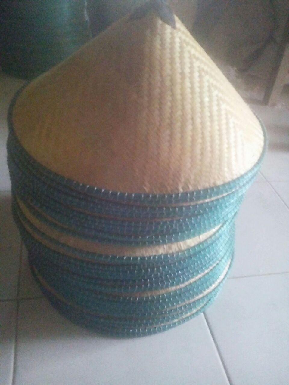 Topi Tani atau Topi Caping - souvenir magetan
