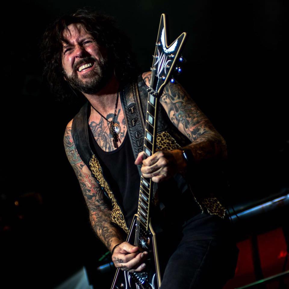 Tracii Guns tiene 50