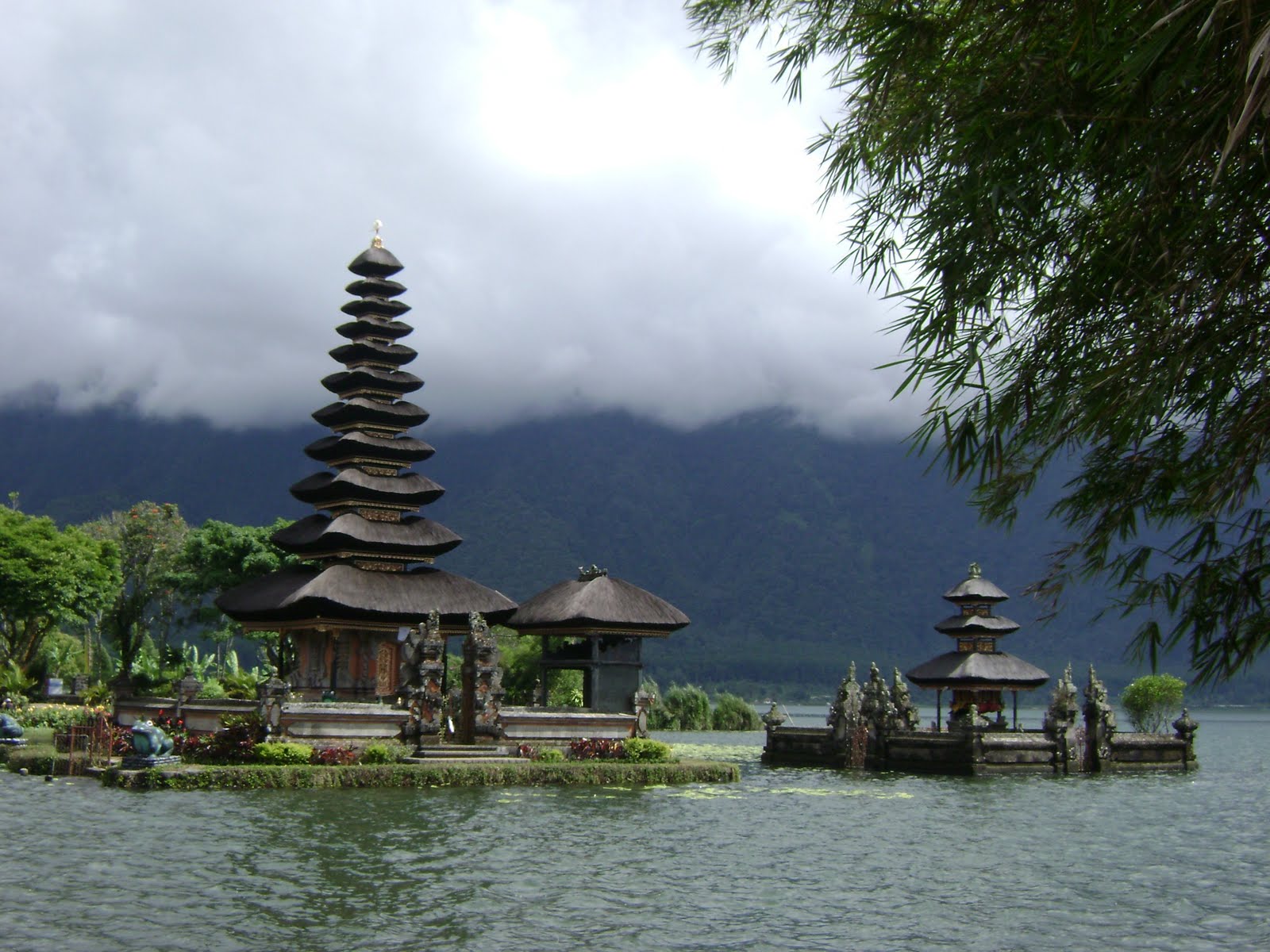 BALI IS A PARADISE ISLAND - SPECTACULAR TEMPLE, BEACH, LAKE, MOUNTAIN ...