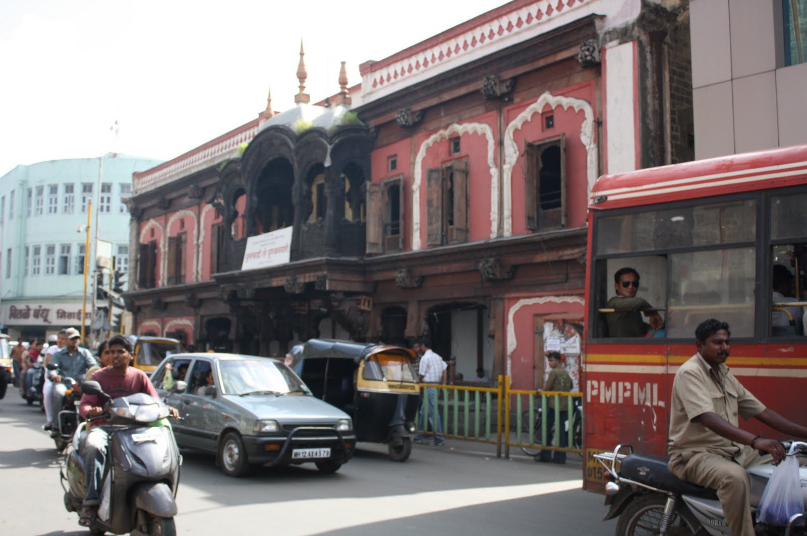 Lekhani Dekhani: Poona Wonders