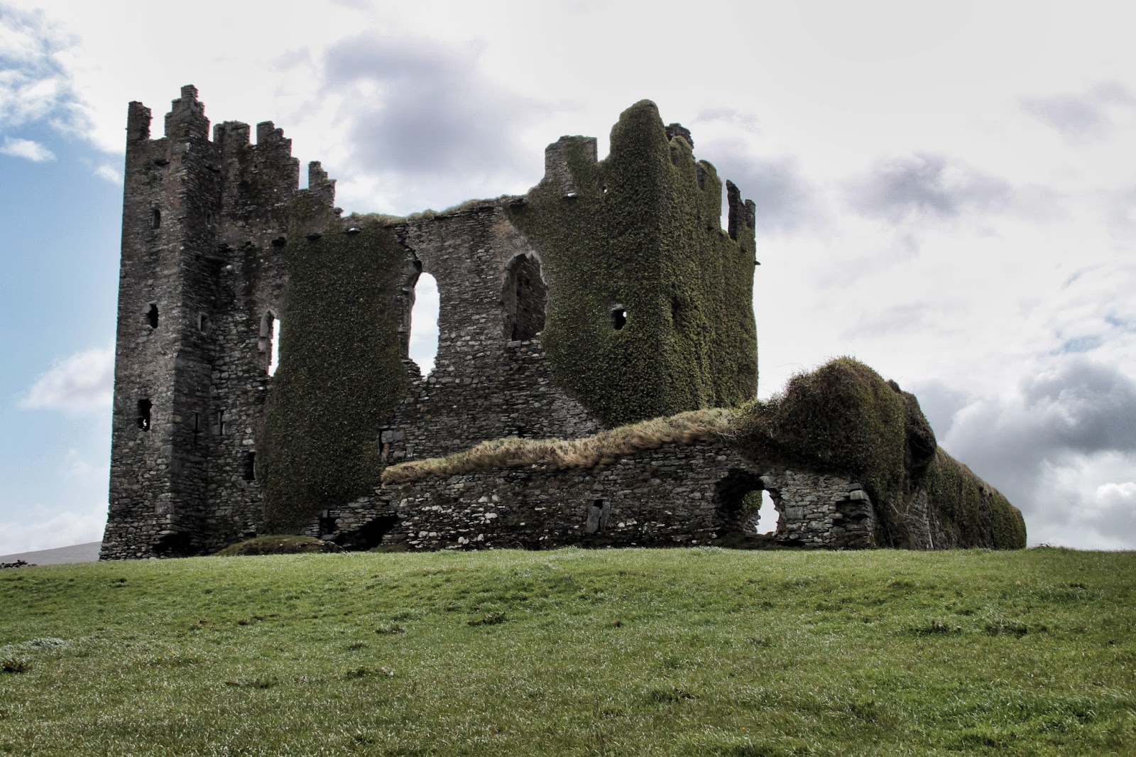 Historic Sites of Ireland: Ballycarbery Castle