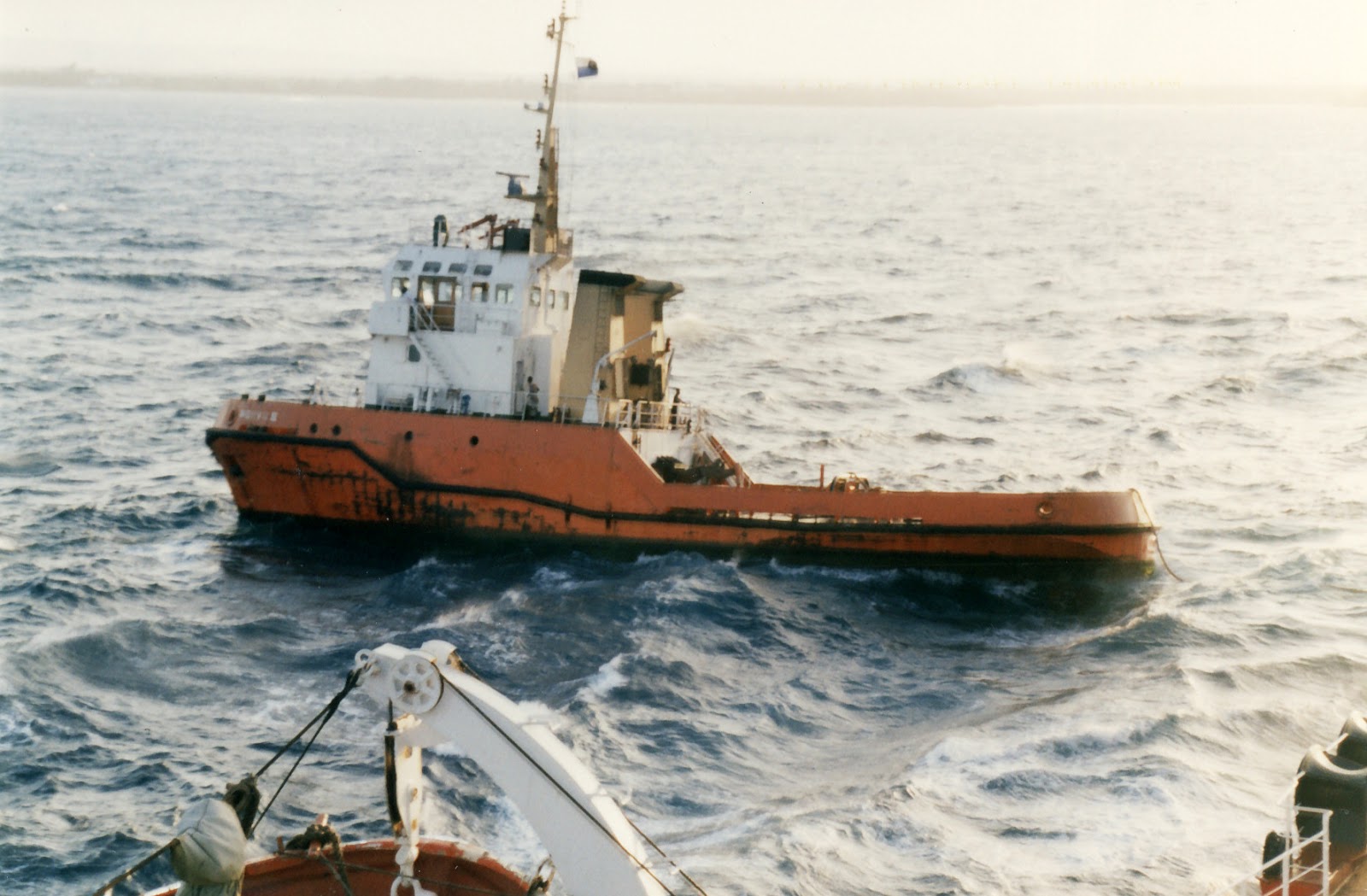 'ZIEN EN WETEN': SUNETTA M.S. AGROUND AT MOMBASA. ( DEEL 5/1)