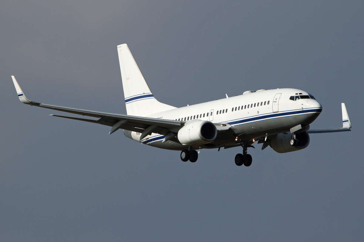 Planes and Trains - Planes 2012: N737CC / Boeing 737-74Q BBJ1 / Mid ...