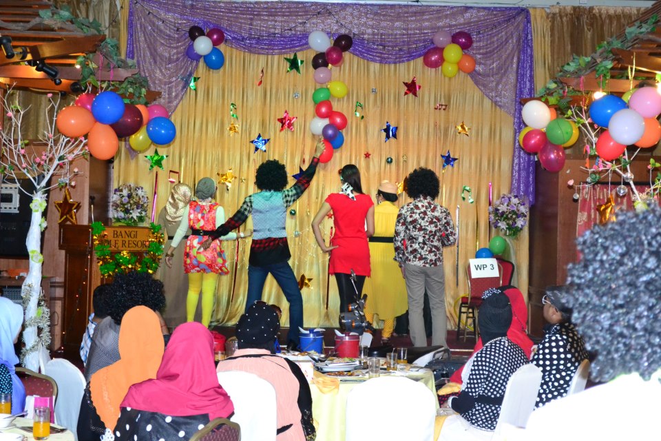 ANNAMIRZA YUSOF: dinner TEMA RETRO